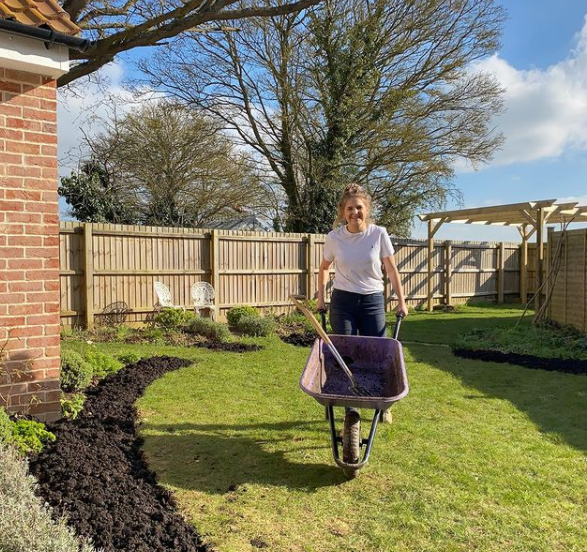 How to dig garden borders – The Rose Press Garden