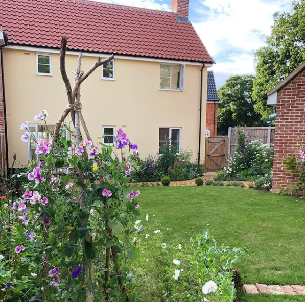 How to create a garden border- with top tips! – The Rose Press Garden